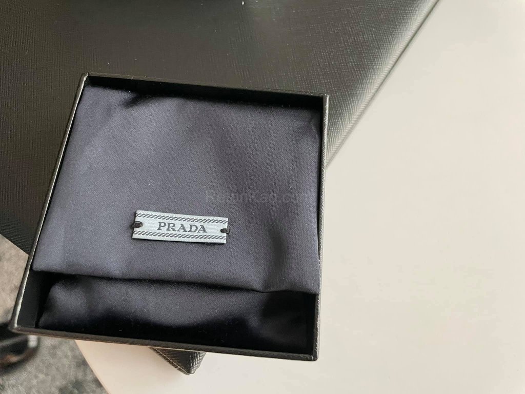 [專題]美國運通 Centurion 藝術特別版卡面與 Prada 感應付款手環 · 高睿騰的環旅漫遊